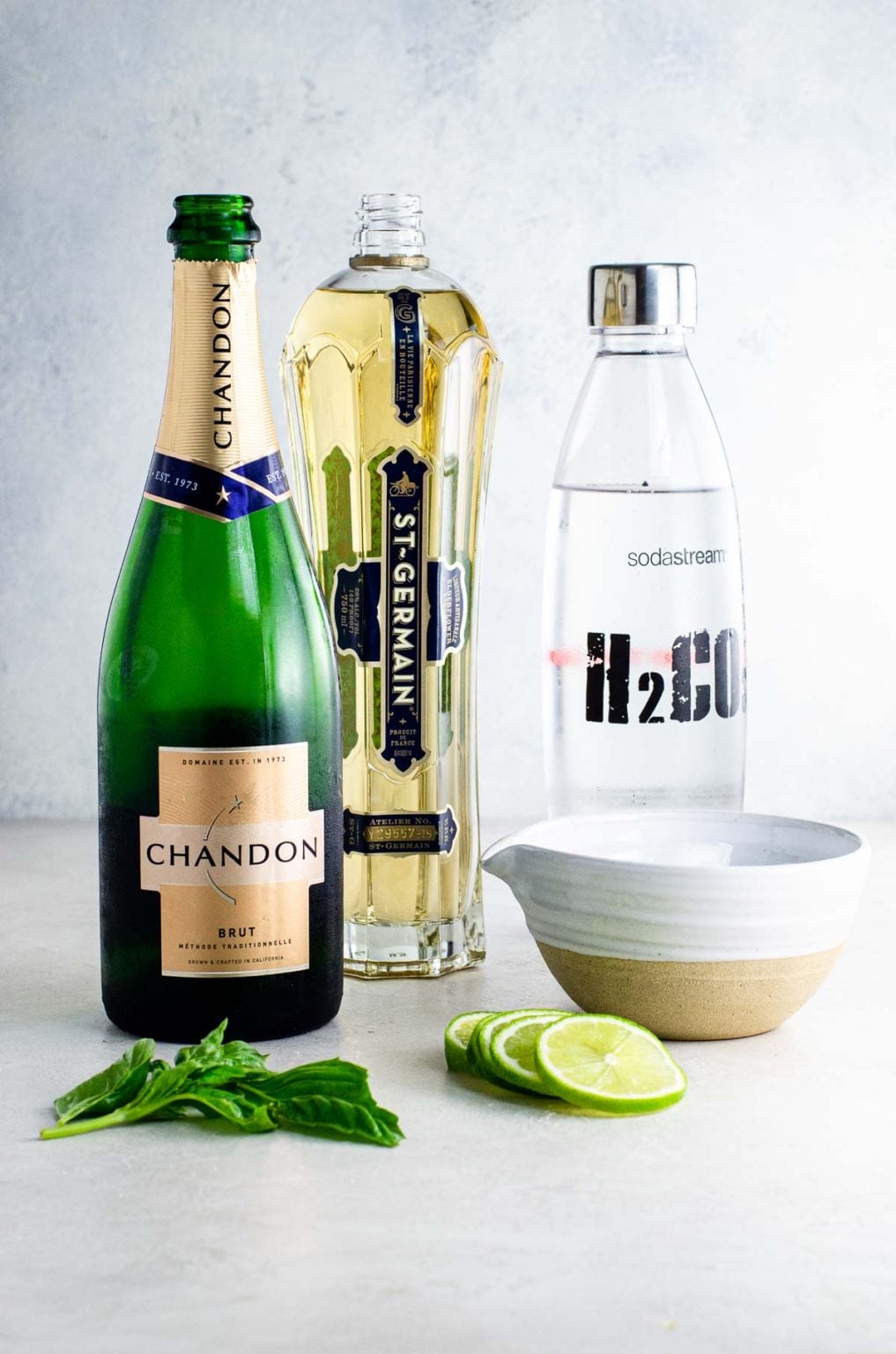 Hugo Spritz: A Sparkling Elderflower Cocktail - Umami Girl