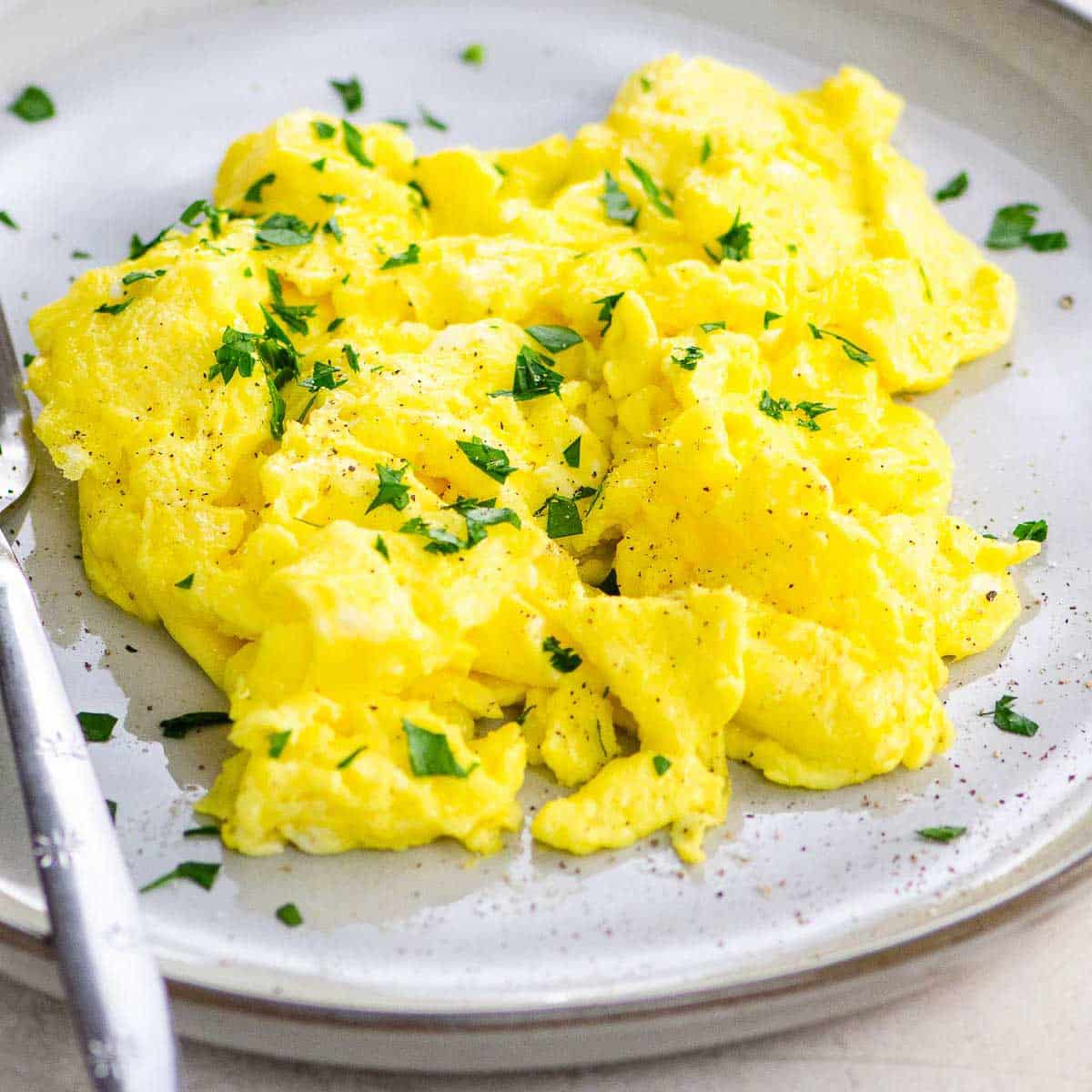 How to Cook Scrambled Eggs - Umami Girl